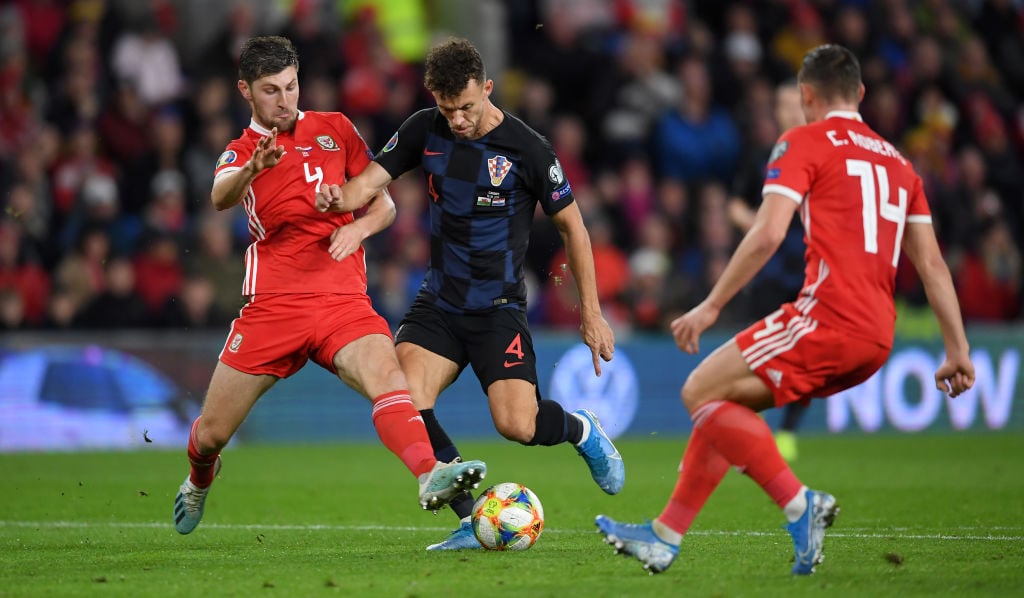 Tottenham fans delighted as Ben Davies shines for Wales Tottenham fans delighted as Ben Davies shines for Wales