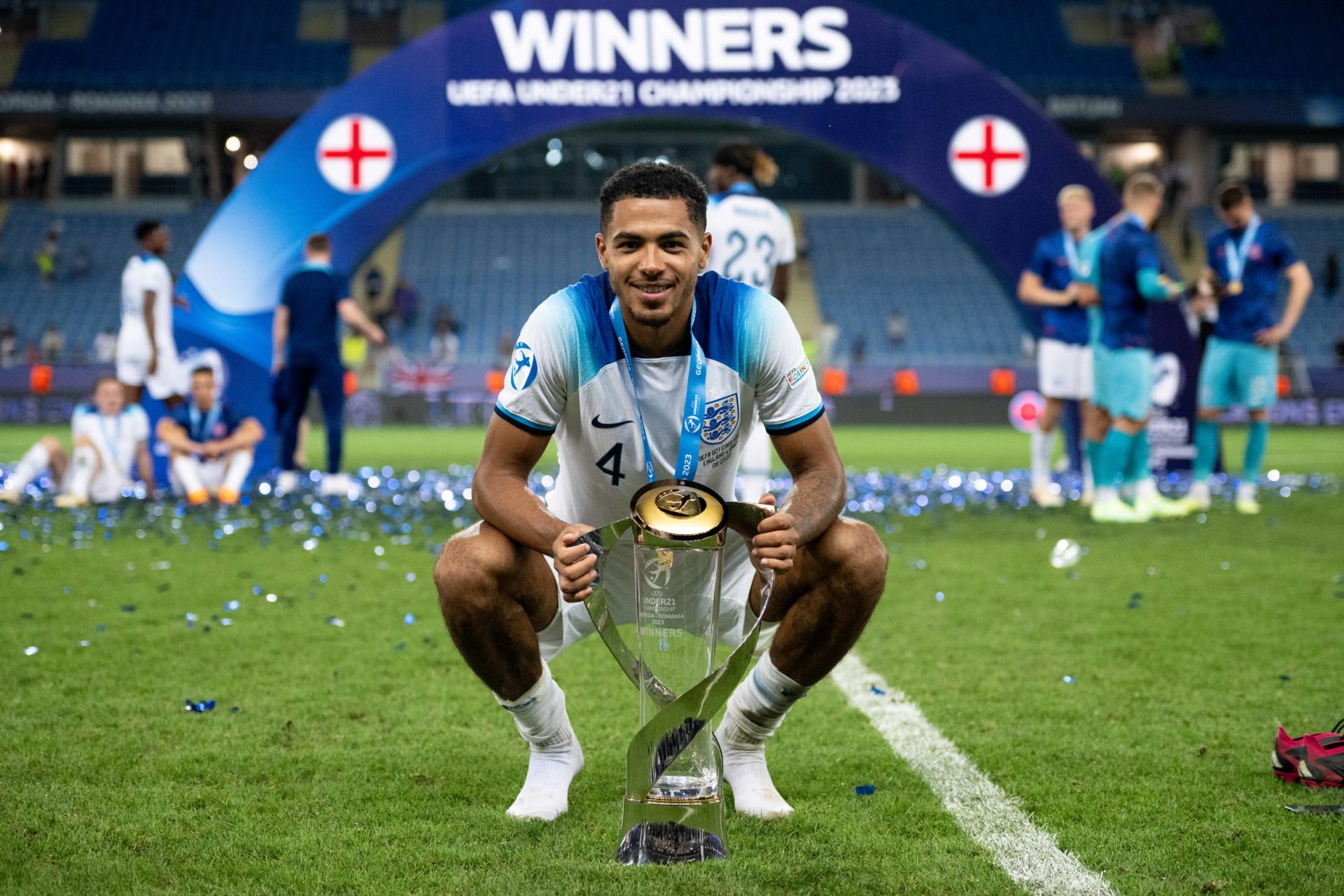 Spurs deal for Van de Ven in doubt, could go for £40m Chelsea defender ...