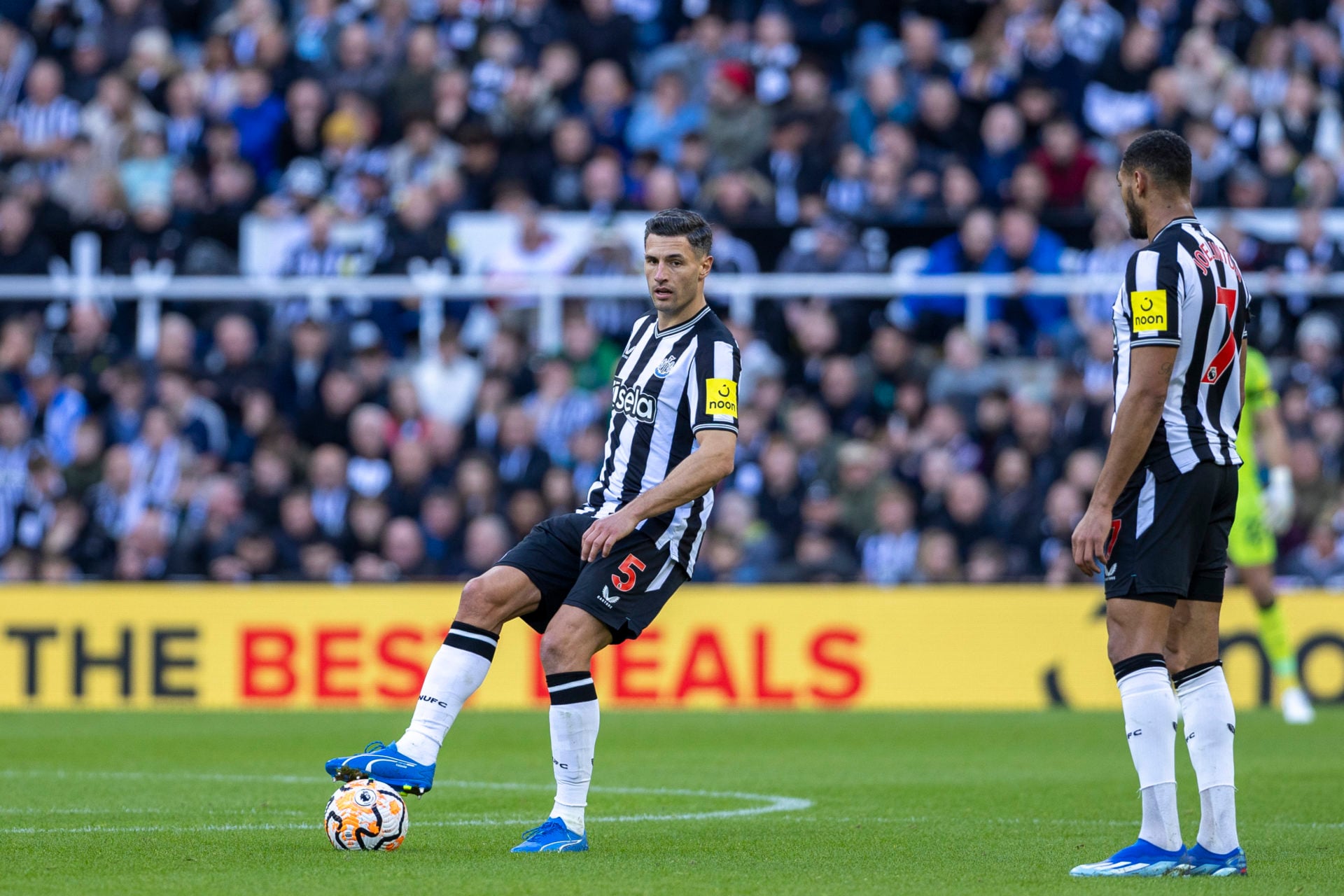 Pundit blown away by how good 'outstanding' Newcastle player’s passing ...