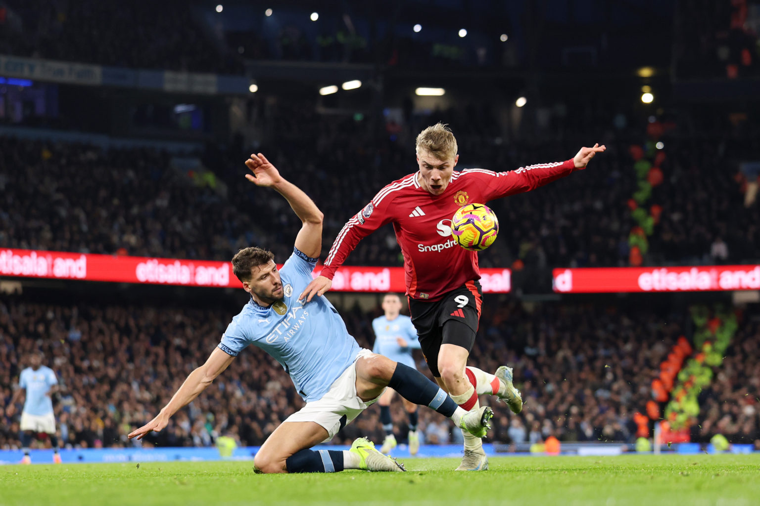 VAR actually made a big mistake during Manchester City 1-2 Manchester ...