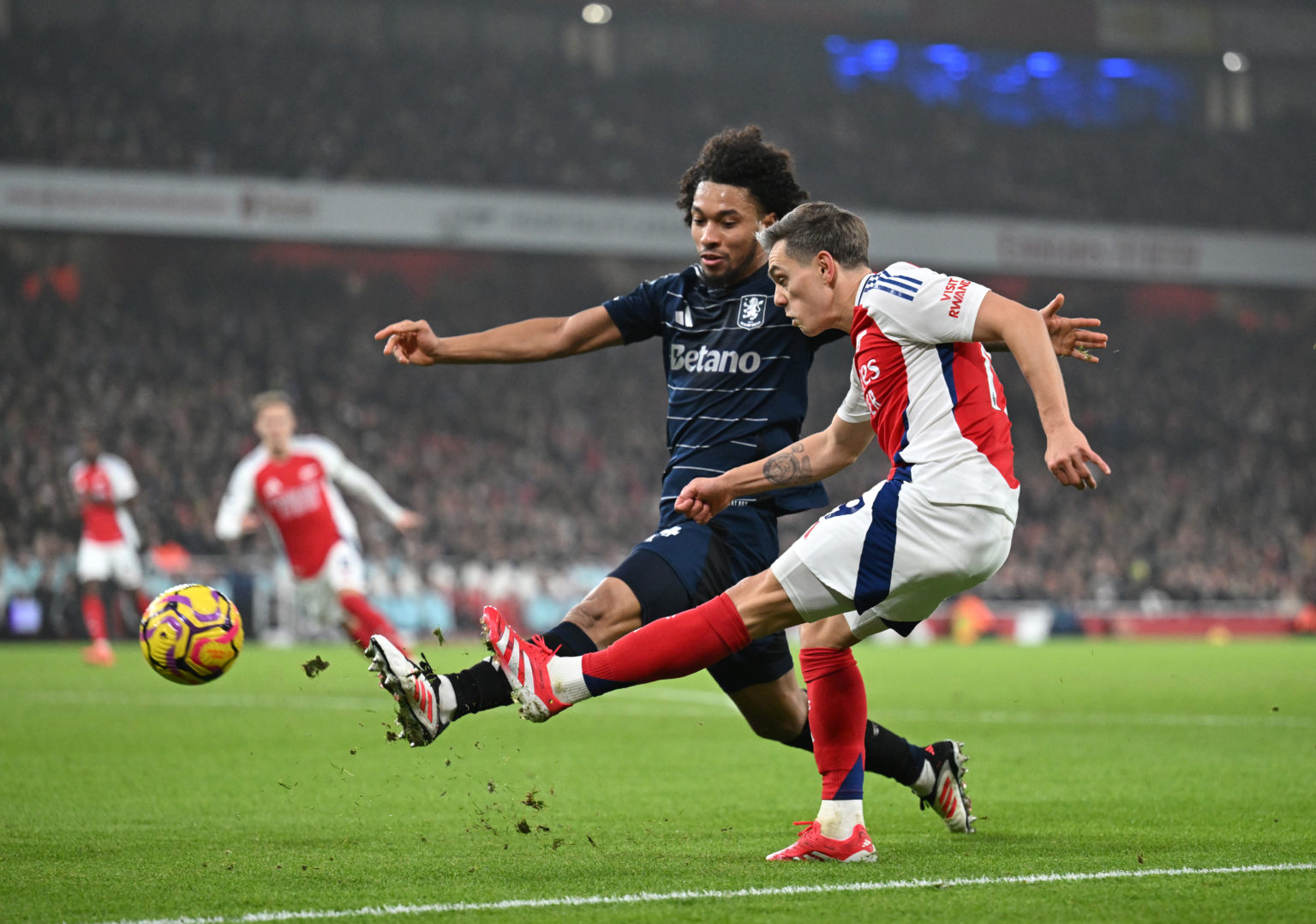 Chris Kavanagh made a serious error during Arsenal 2-2 Aston Villa ...