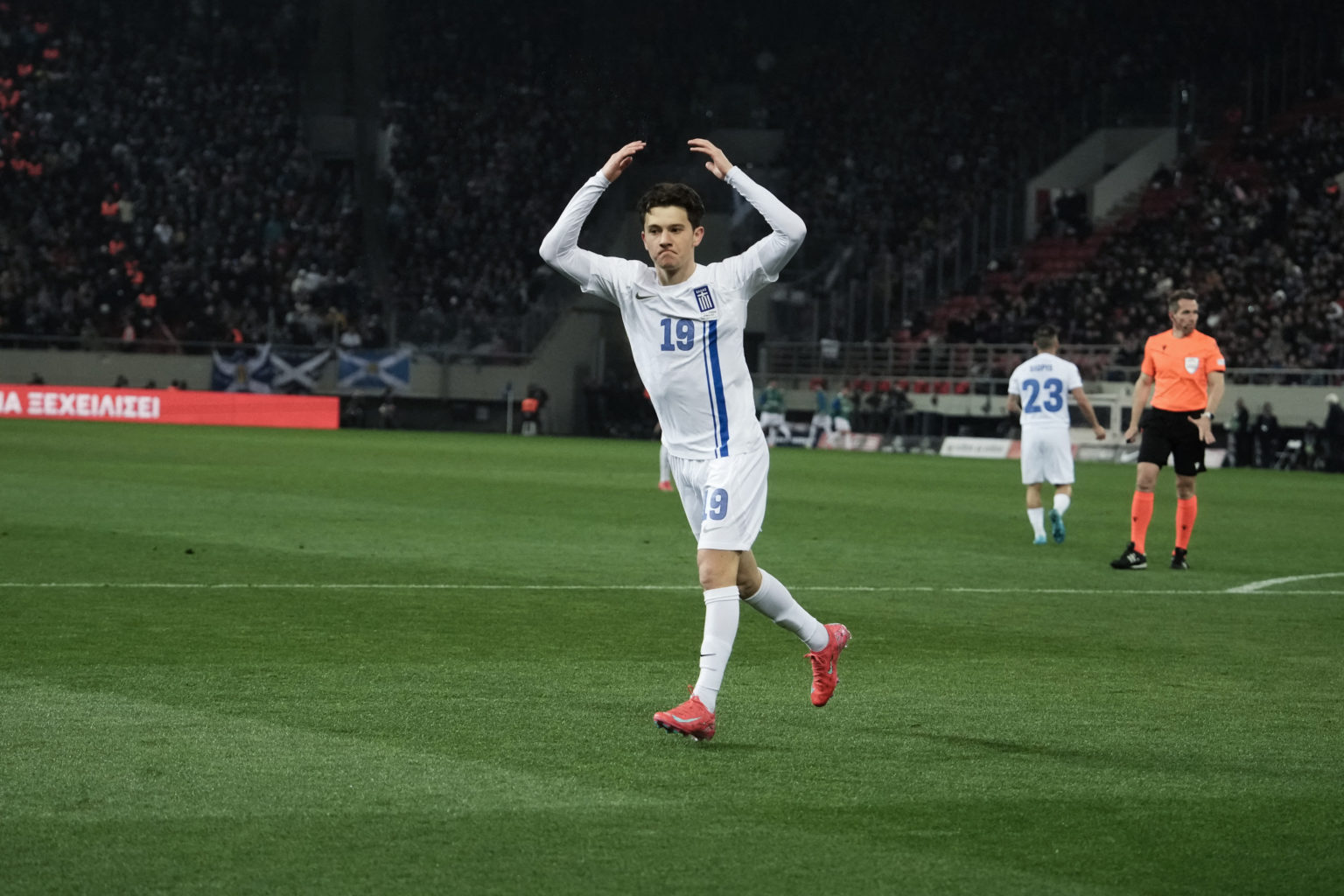 Man Utd monitoring Greek wonderkid who just made international history ...